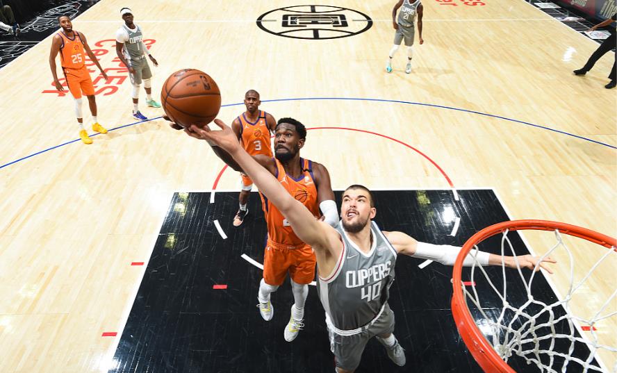 Ayton全場19+22+4火鍋太給力，CP3賽後：這個男人，休賽期我們會給他準備一個大袋子！（影） - 黑特籃球-NBA新聞影音圖片分享社區